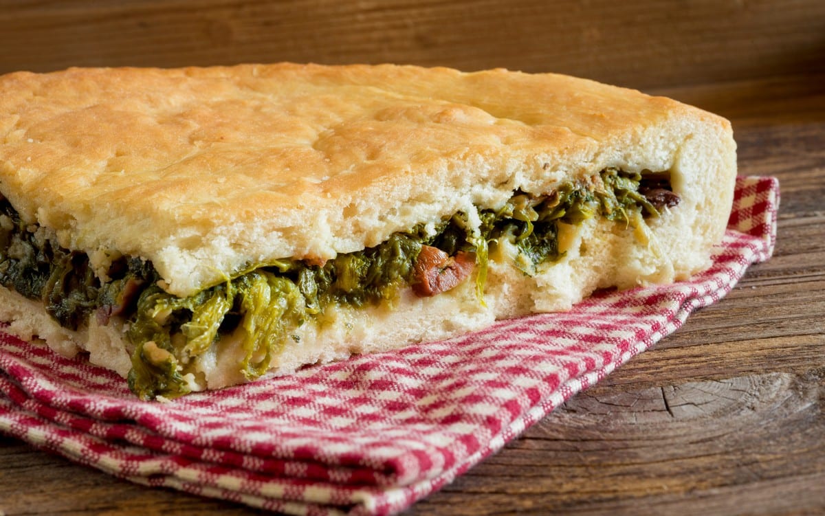 Pizza di scarola: here's how to make it - Gambero Rosso International