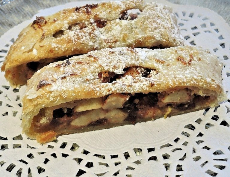 Apple strudel: history, recipe and variations - Gambero Rosso International