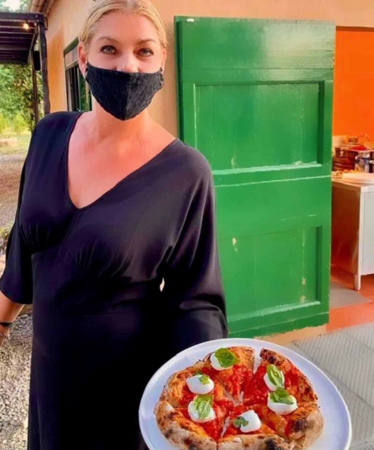 Sting opens a pizzeria and wine bar on his Tuscan estate - Gambero ...