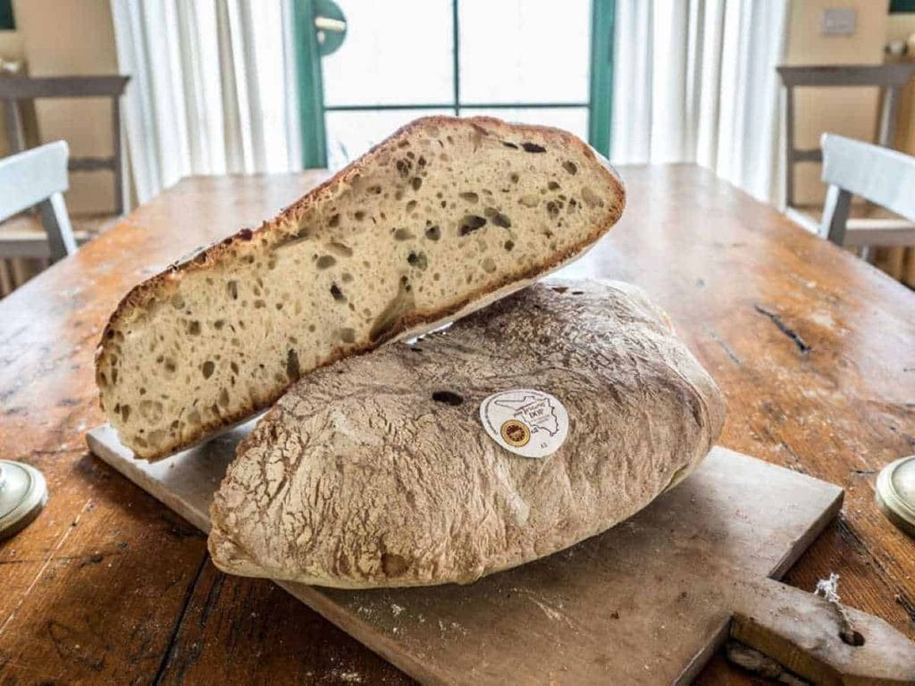 Origin and history of Italy's most famous saltless bread - Gambero ...