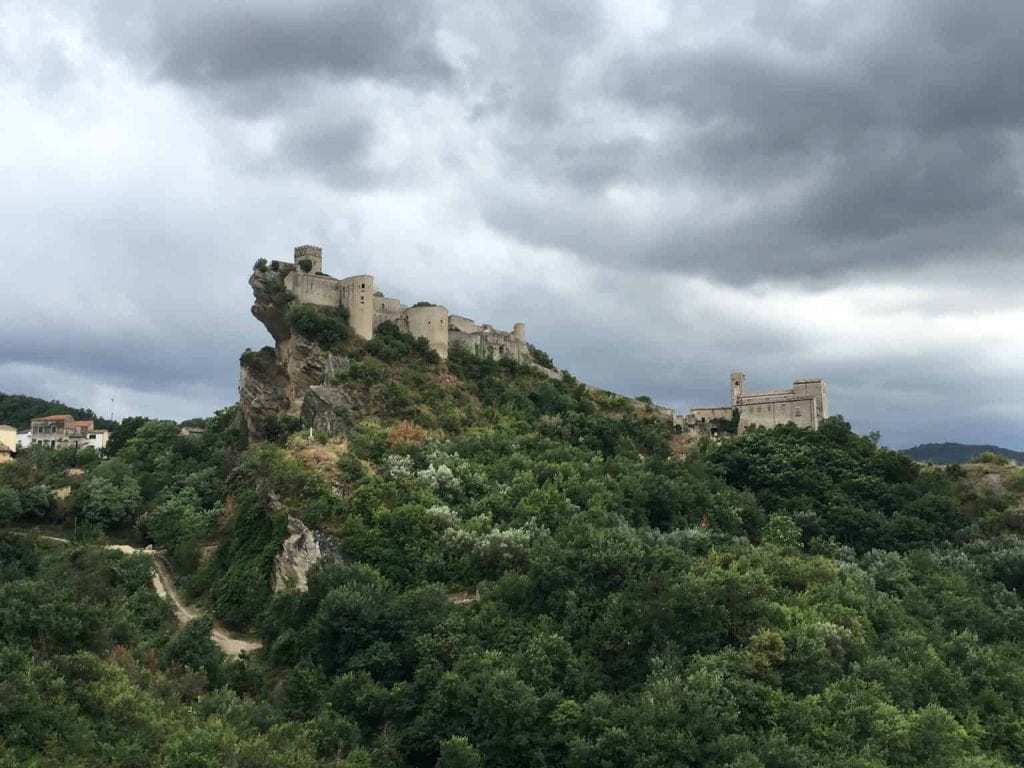 In Abruzzo, there is a microbrewery hidden inside a castle - Gambero ...