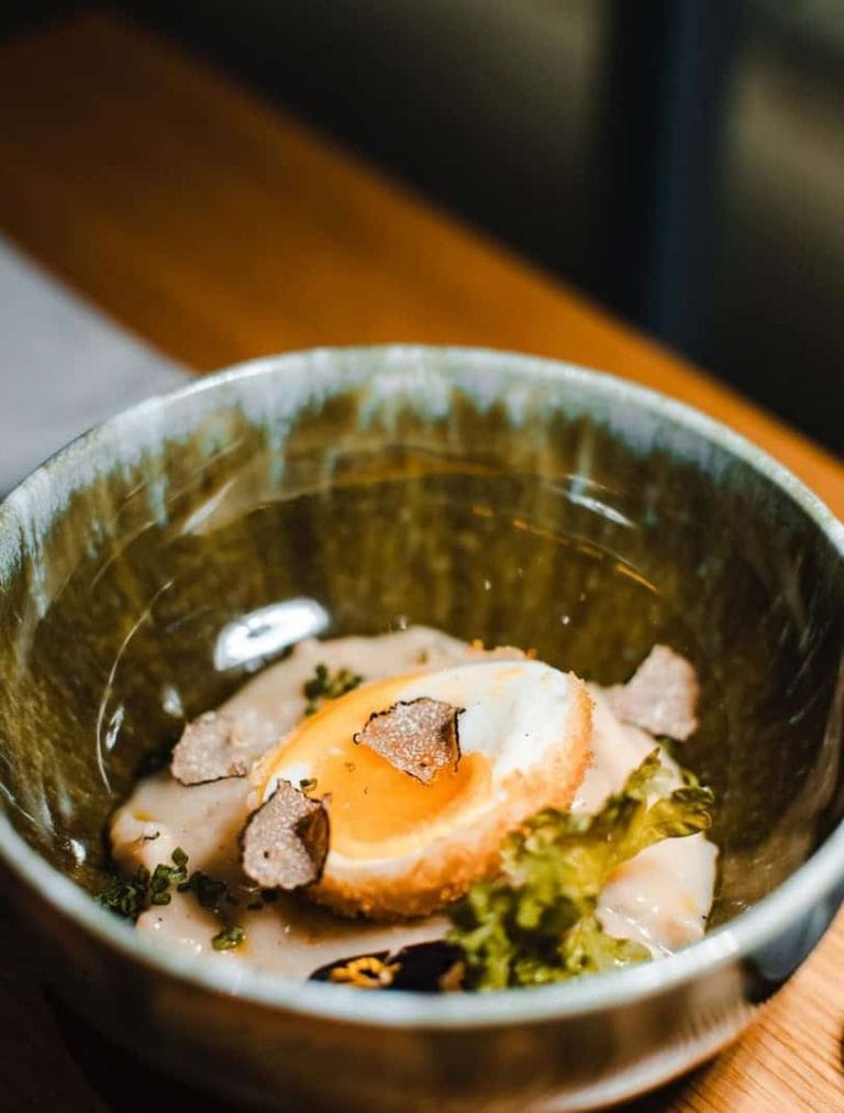 Not only pasta, potatoes, and provola. Where to eat in Naples the Nippo ...