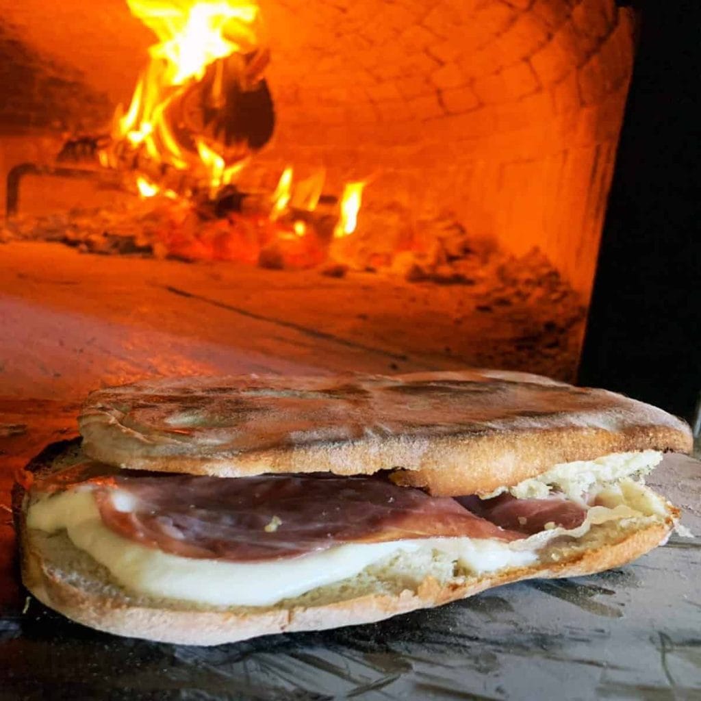 Panuozzo from Gragnano: what it is and where to buy the best ones ...