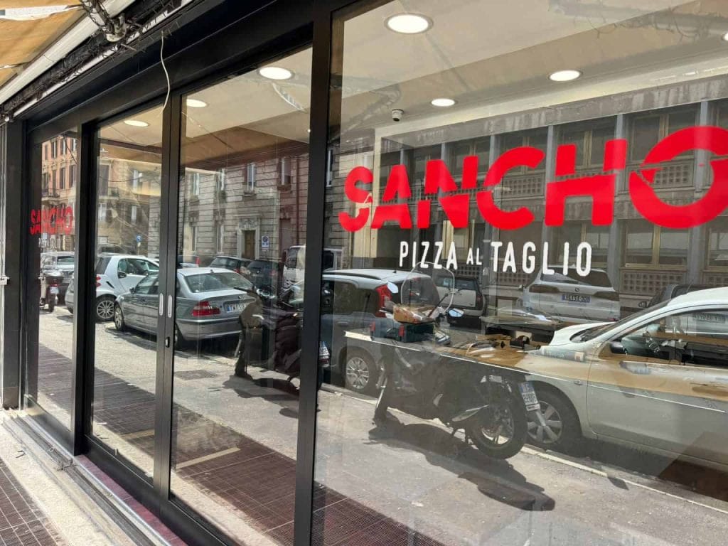 In Rome, a super slice pizza arrives: Sancho, the pizzeria from Fiumicino, opens a branch in ...