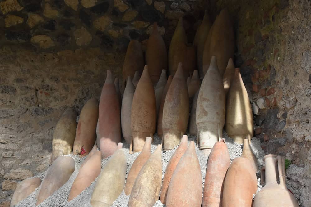 The banquets and drinks of the Ancient Romans in Pompeii: from fine ...