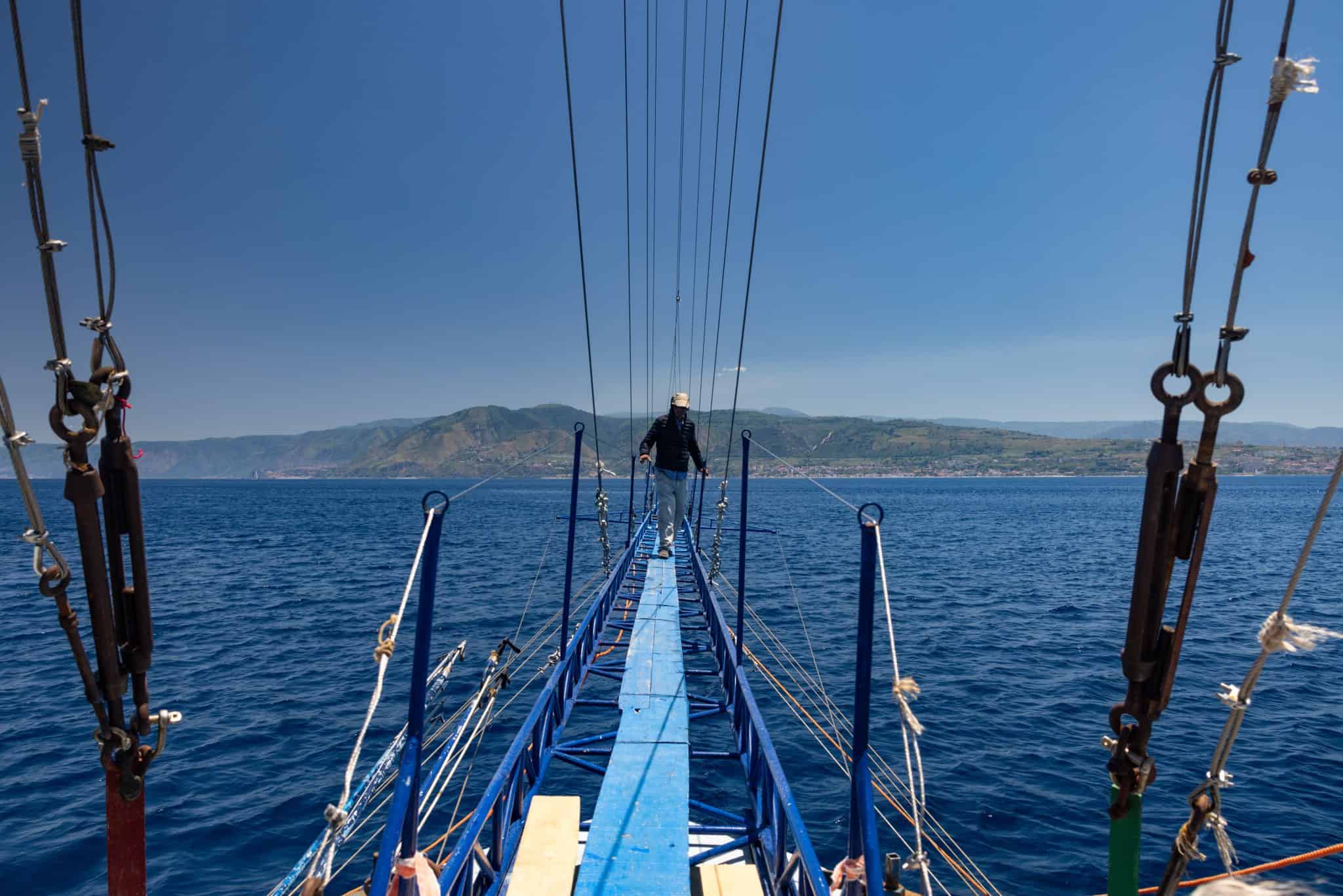 Hunting for swordfish: chronicle of a fishing trip in the Strait of ...
