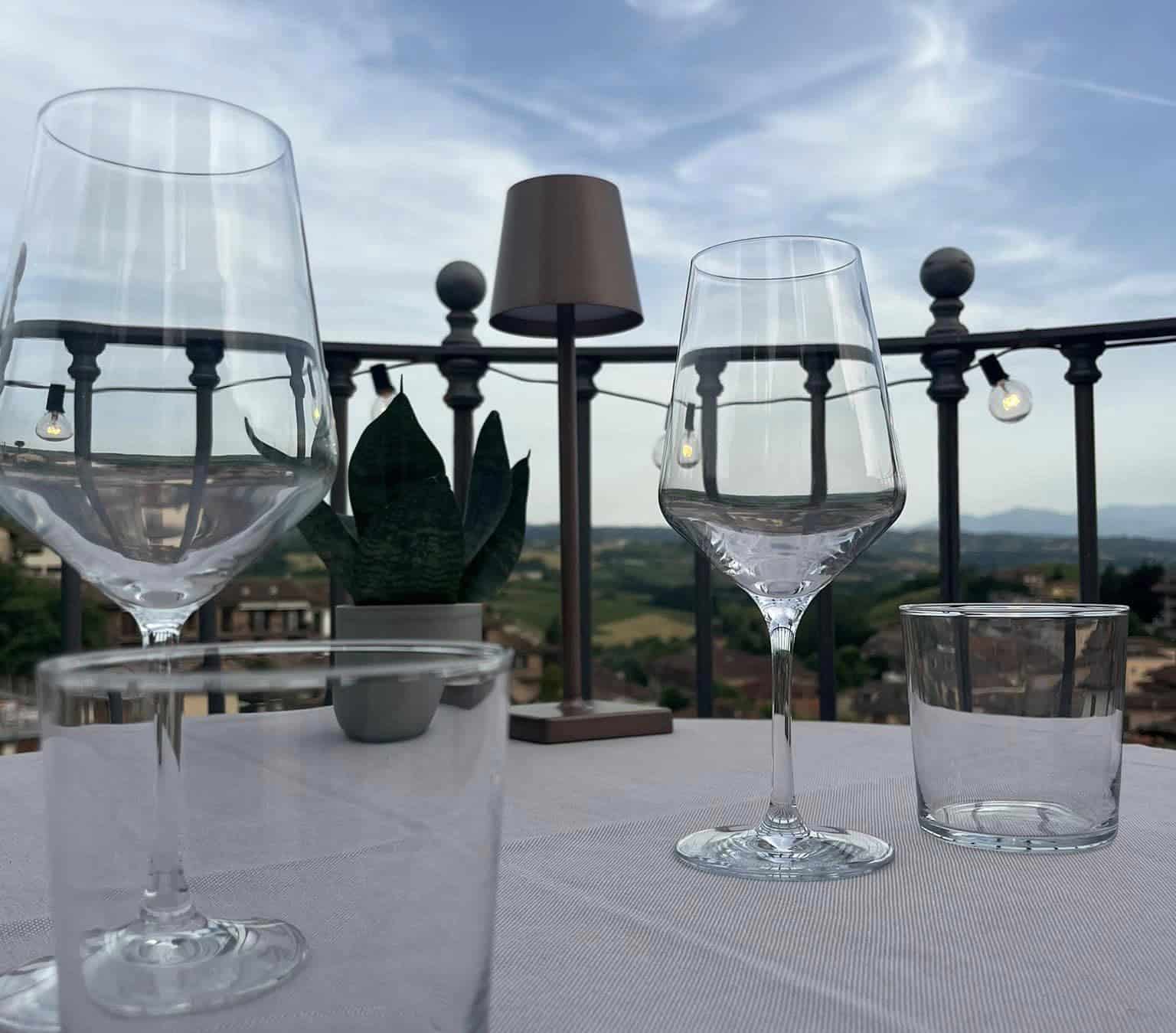 Where to eat on a terrace in the Langhe: 3 restaurants with vineyard ...