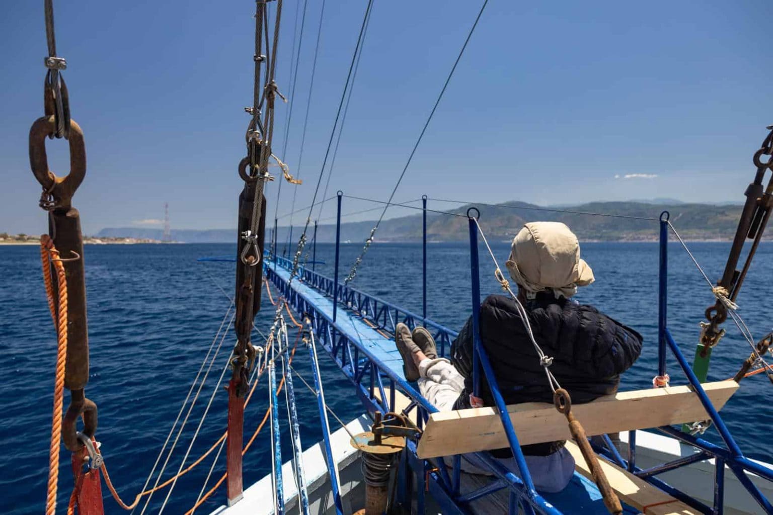 Hunting for swordfish: chronicle of a fishing trip in the Strait of ...